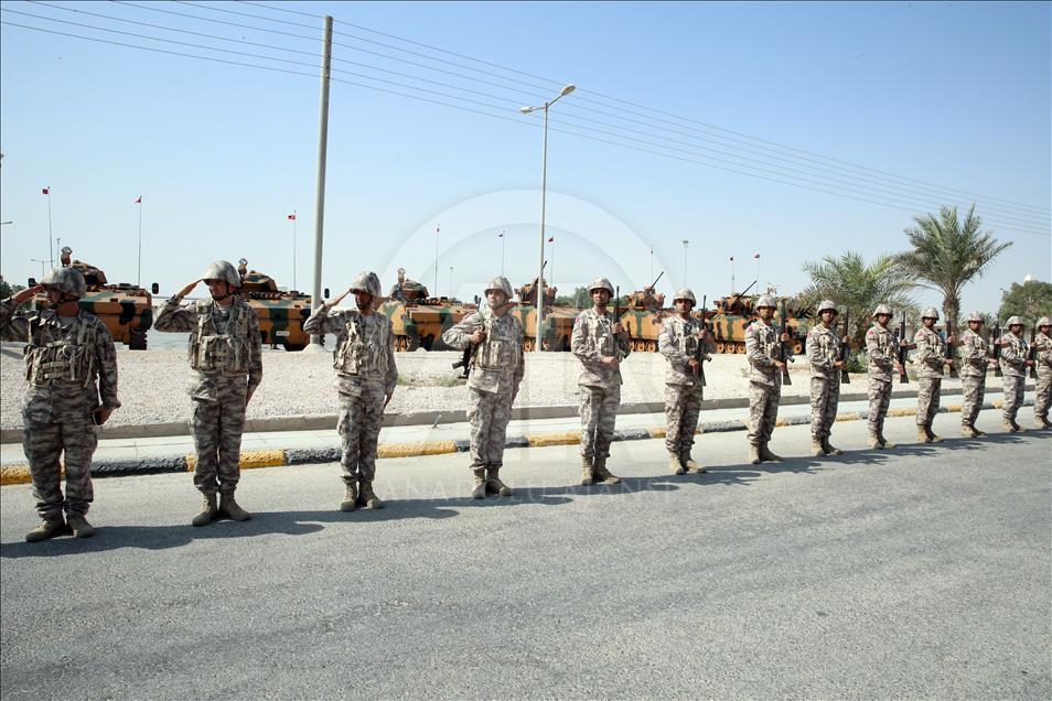 Canikli inspecte la base militaire turque au Qatar - Anadolu Ajansı