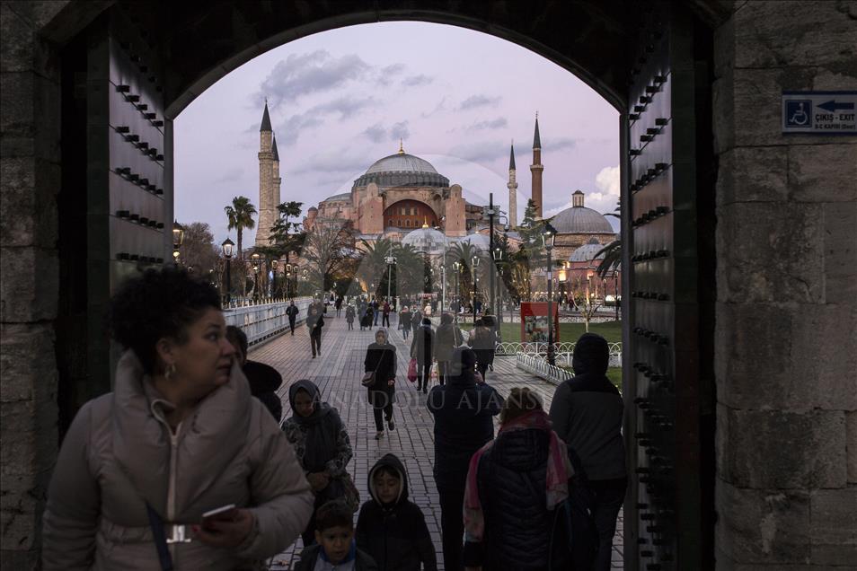 Turkey observes Mawlid, birth of Prophet Muhammad - Anadolu Ajansı