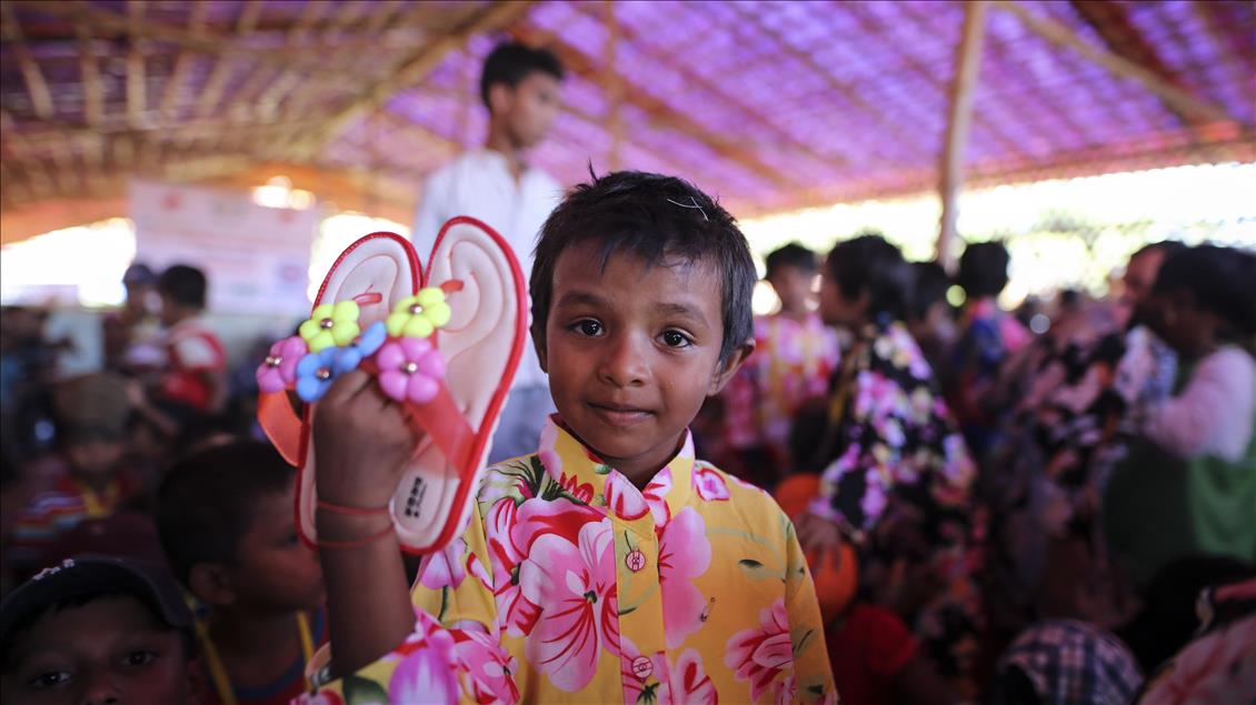 Turkish NGO delivers clothes to Rohingya children - Anadolu Ajansı
