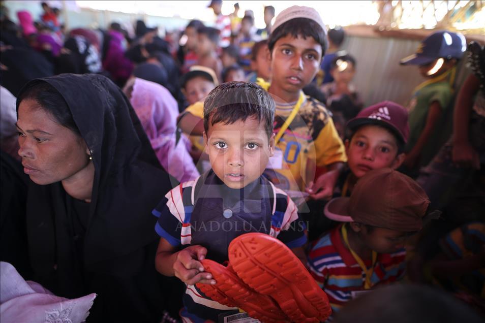 Turkish NGO delivers clothes to Rohingya children - Anadolu Ajansı