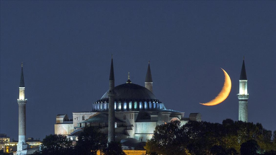 Stunning views of Istanbul in the moonlight - Anadolu Ajansı