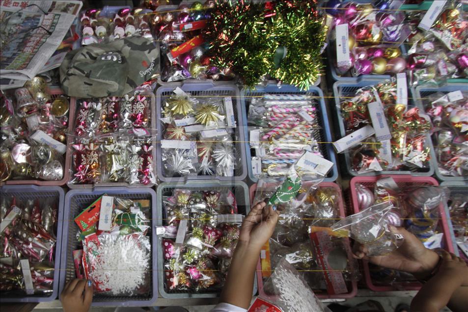 Menyambut Natal dari Pasar Asemka - Anadolu Ajansı