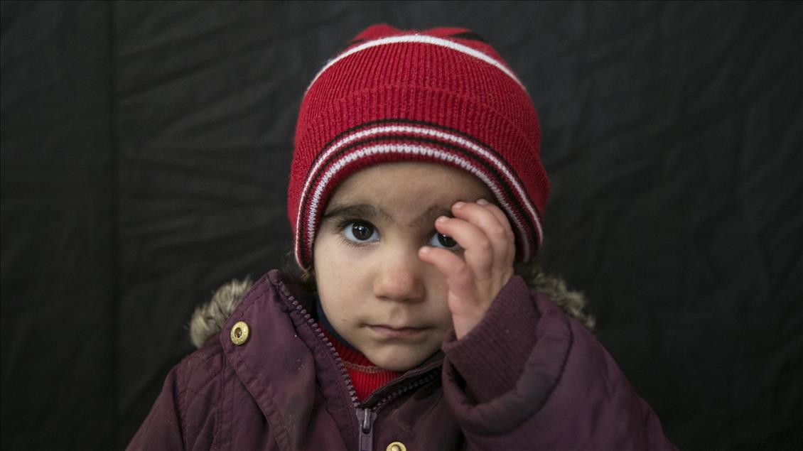 Syrian orphans show support to Syrian infant - Anadolu Ajansı