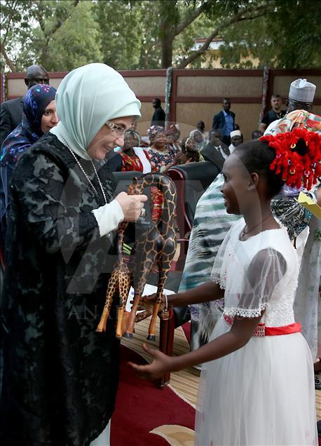 Turkey's First Lady visits a school in N'Djamena, Chad - Anadolu Ajansı