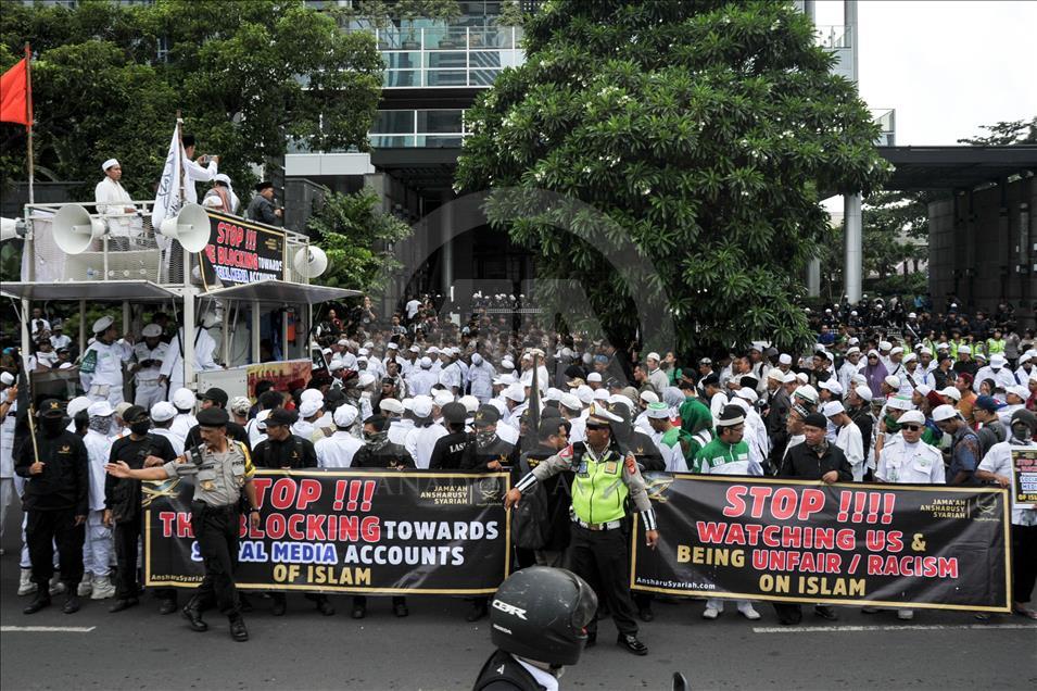 Hundreds protest against Facebook in Jakarta, Indonesia - Anadolu Ajansı