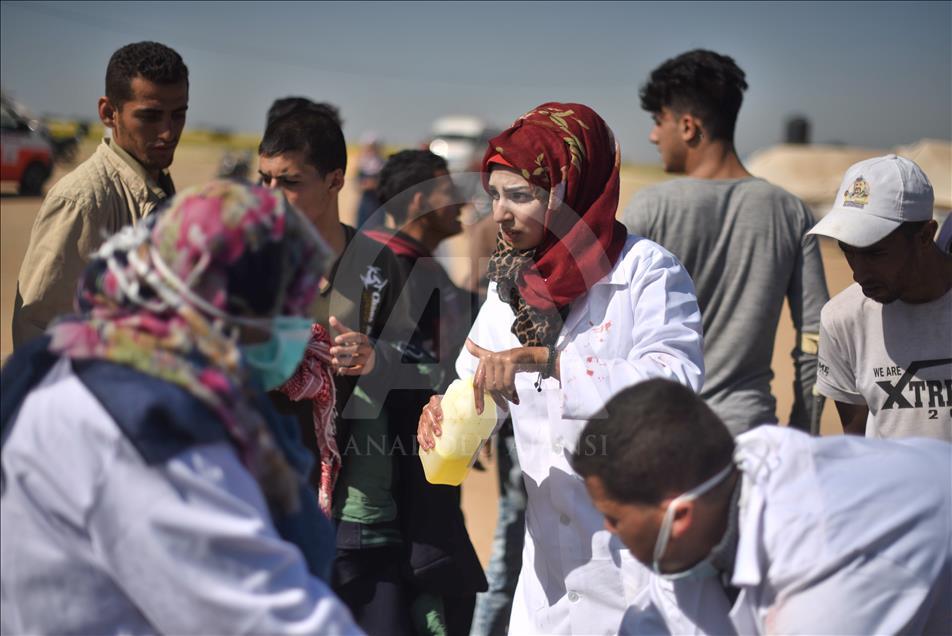 Volunteered Palestinian female health care worker in Gaza - Anadolu Ajansı