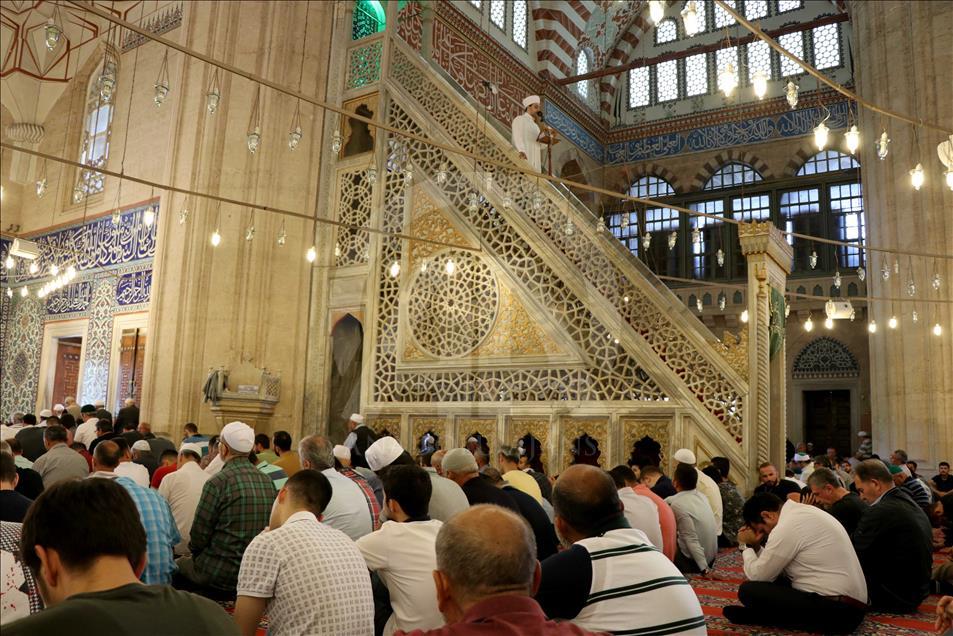 Ramazanı Şerifin ilk cuma namazı kılındı - Anadolu Ajansı