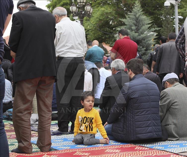 Ramazanı Şerifin ilk cuma namazı kılındı - Anadolu Ajansı