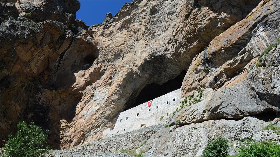 'Kayaya oyma manastır' ziyaretçilerini ağırlıyor - Anadolu Ajansı