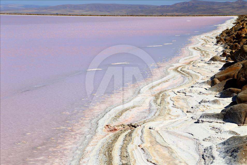 Salt Lake's color turns White to Red in Turkey's Aksaray - Anadolu Ajansı