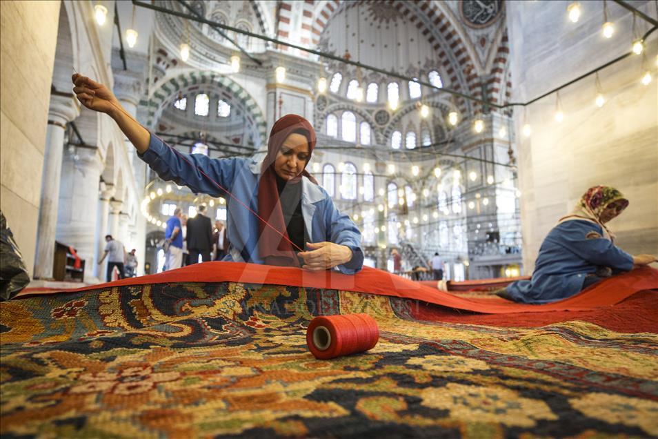 Fatih Camisi, tarihi halılarına yeniden kavuşuyor - Anadolu Ajansı