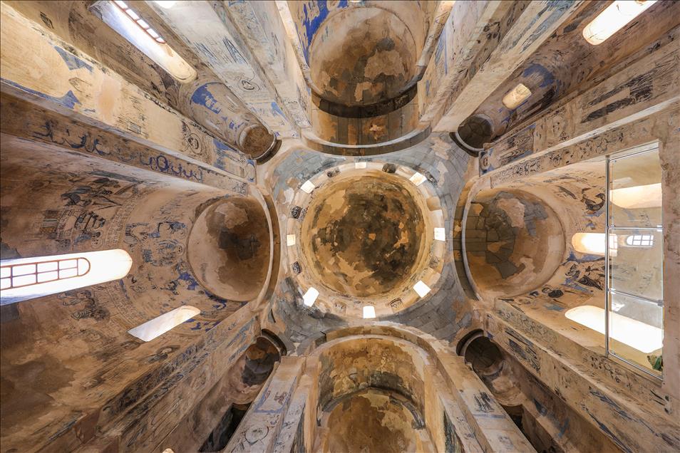 Akdamar Church in eastern Turkey attracts visitors - Anadolu Ajansı