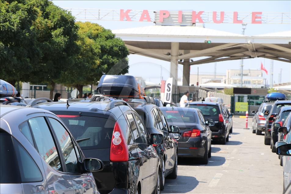 Sınır kapılarındaki dönüş yoğunluğu azaldı - Anadolu Ajansı