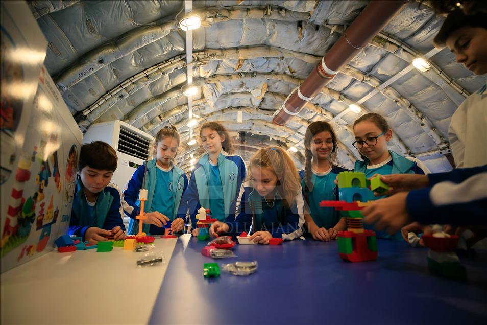 Airplane turned into classroom for students in Turkey - Anadolu Ajansı