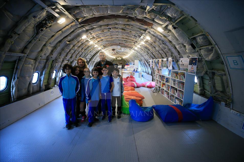 Airplane turned into classroom for students in Turkey - Anadolu Ajansı