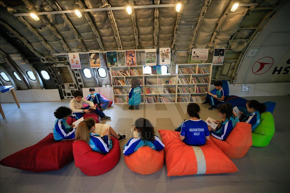 Airplane turned into classroom for students in Turkey - Anadolu Ajansı