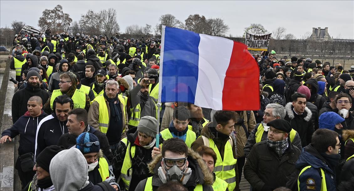 Yellow vest demonstration in Paris - Anadolu Ajansı