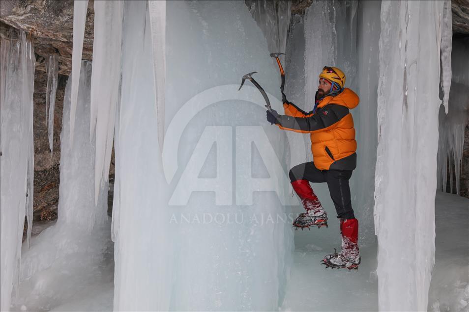 El alpinista turco Tunc Findik en la montaña Erek - Anadolu Ajansı