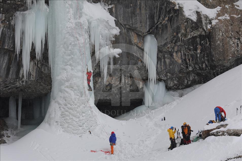 El alpinista turco Tunc Findik en la montaña Erek - Anadolu Ajansı