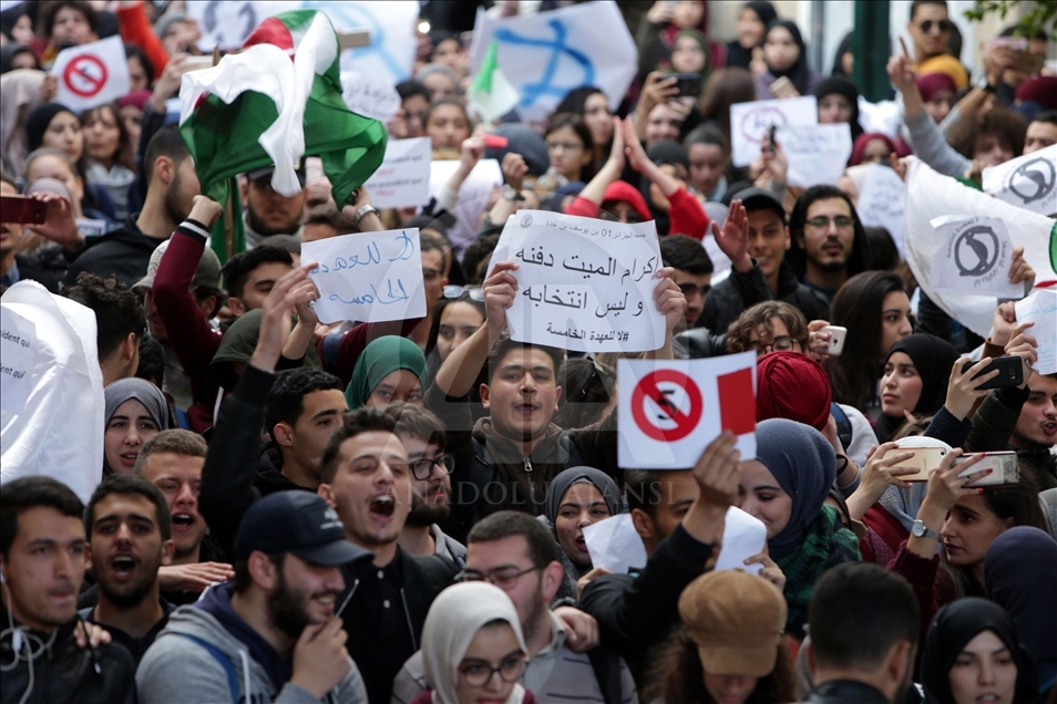 Algerian students protest against the fifth term of Abdelaziz ...