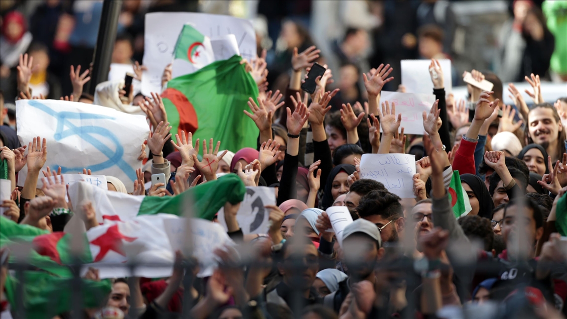 Algerian students protest against the fifth term of Abdelaziz ...