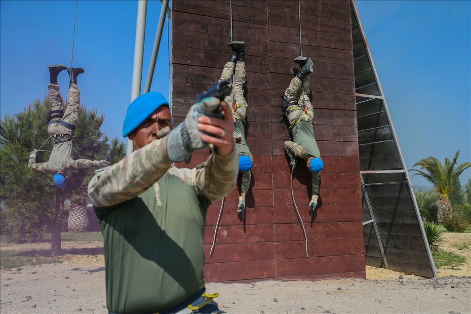 Turkish soldiers complete counter-terrorism training - Anadolu Ajansı