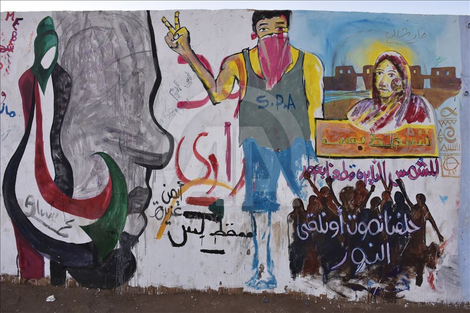 Graffitis on Khartoum's wall after the end of Omar al-Bashir era ...