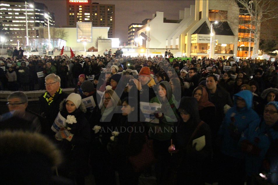 Canadians gather for the victims of Quebec terror attack - Anadolu Ajansı