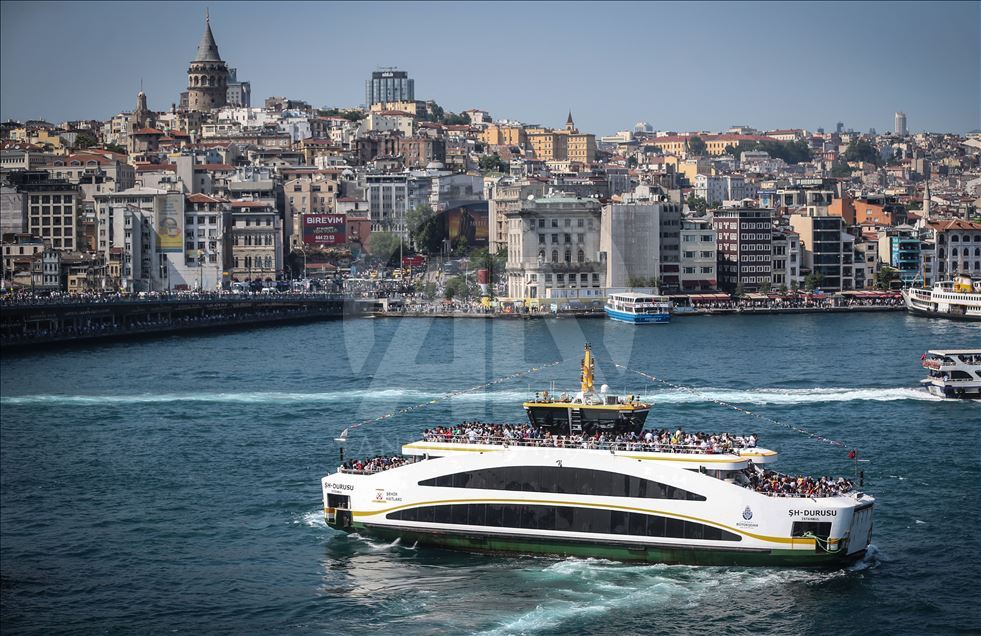 İstanbul'da vatandaşlar tarihi ve turistik mekanlara akın etti