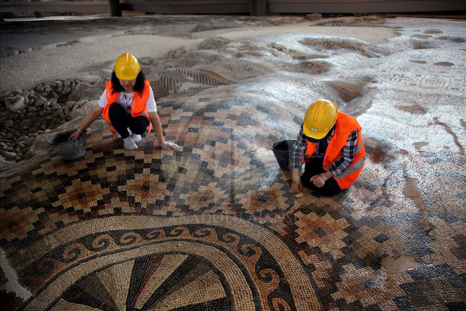 One thousand 200 square meters one-piece ground mosaic in Turkey's ...