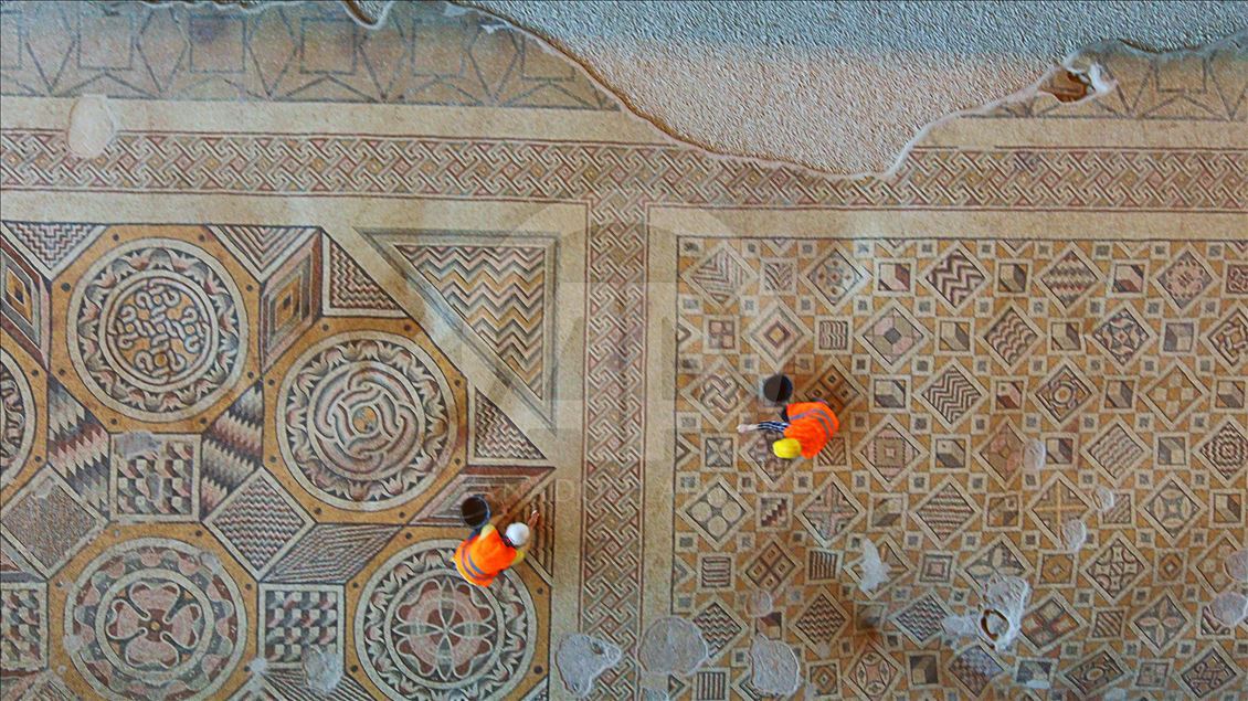 One thousand 200 square meters one-piece ground mosaic in Turkey's ...