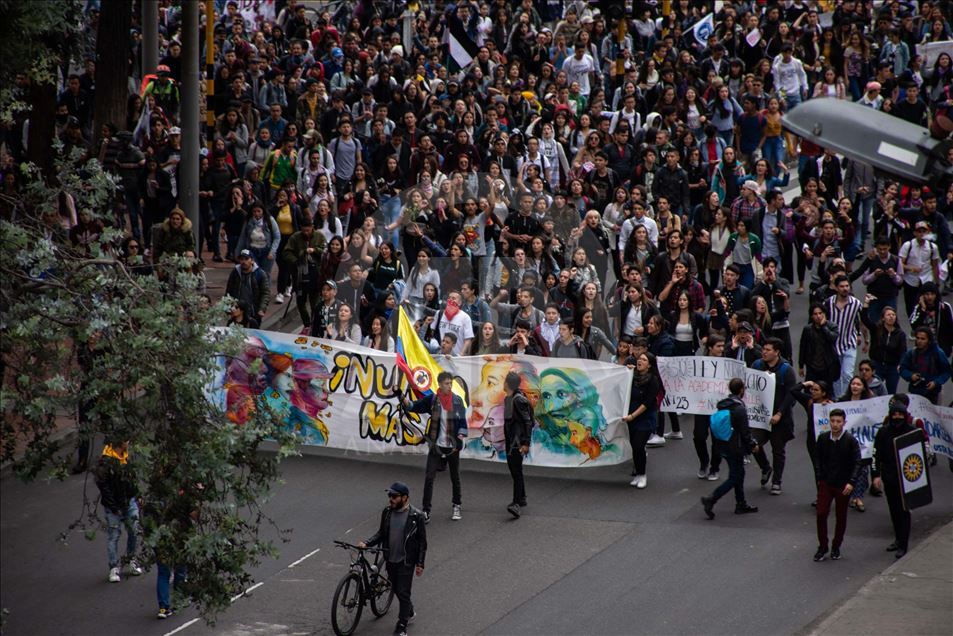 Estudiantes universitarios protestan en Bogotá - Anadolu Ajansı