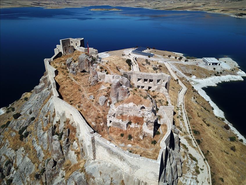Tarihi Pertek Kalesi turistlerin uğrak yeri olacak - Anadolu Ajansı
