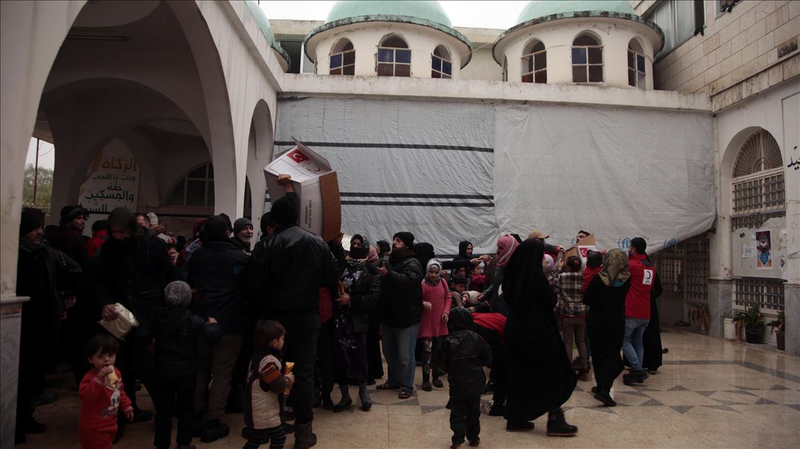 Mosque in Idlib becomes a home for civilians fleeing the bombardment ...