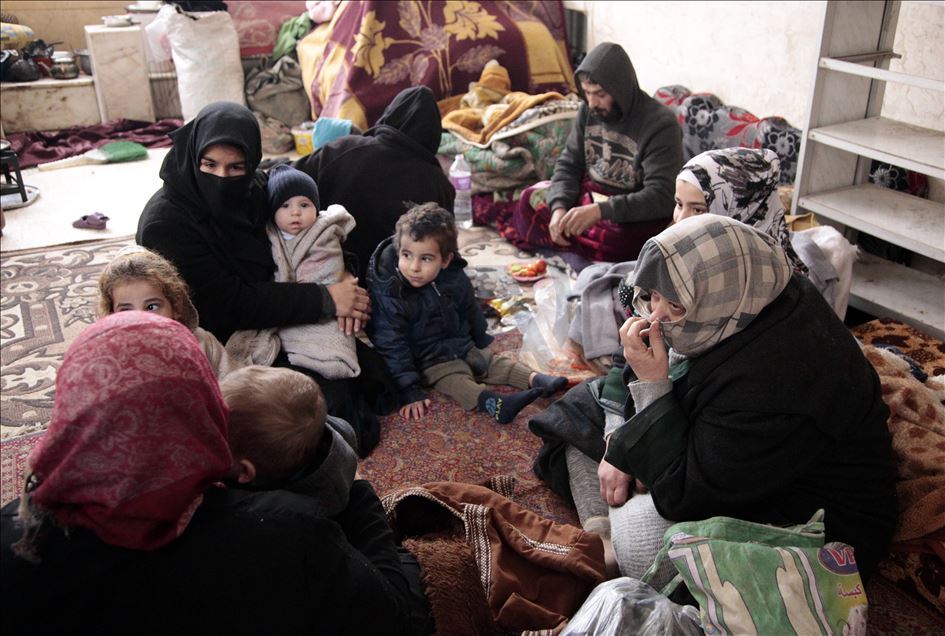 Mosque in Idlib becomes a home for civilians fleeing the bombardment ...