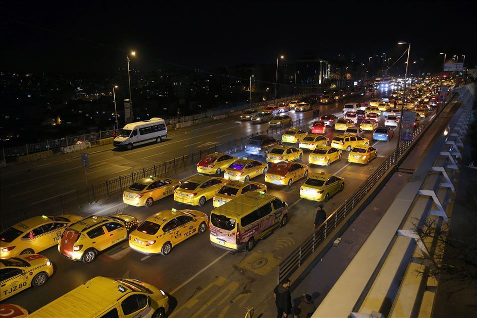 Hundreds of taxis in Istanbul show support to Operation Spring Shield ...