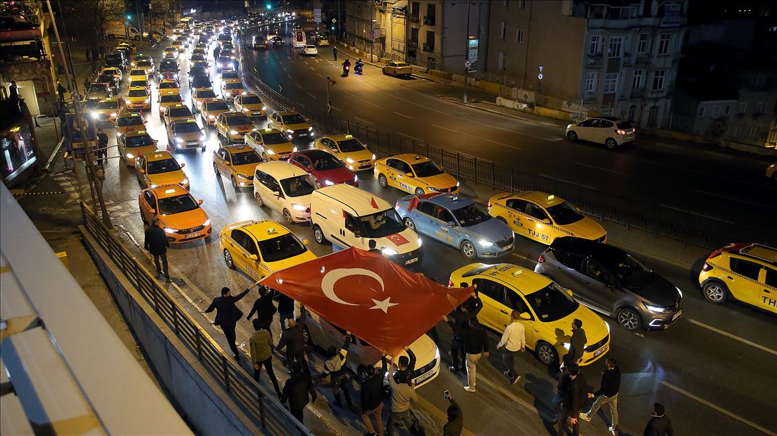 Hundreds of taxis in Istanbul show support to Operation Spring Shield ...