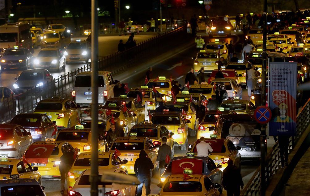 Hundreds of taxis in Istanbul show support to Operation Spring Shield ...