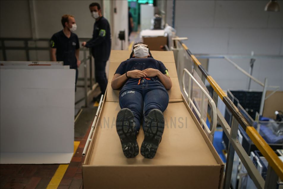 Colombia: Factory designs cardboard hospital beds which can double as ...