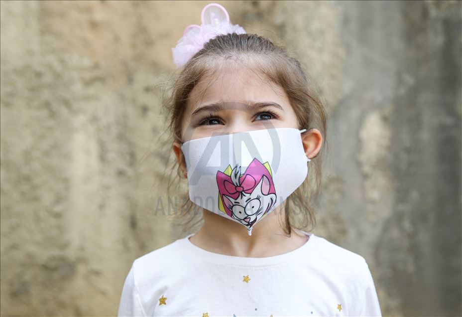 Cartoon printed colorful masks for children in Istanbul - Anadolu Ajansı