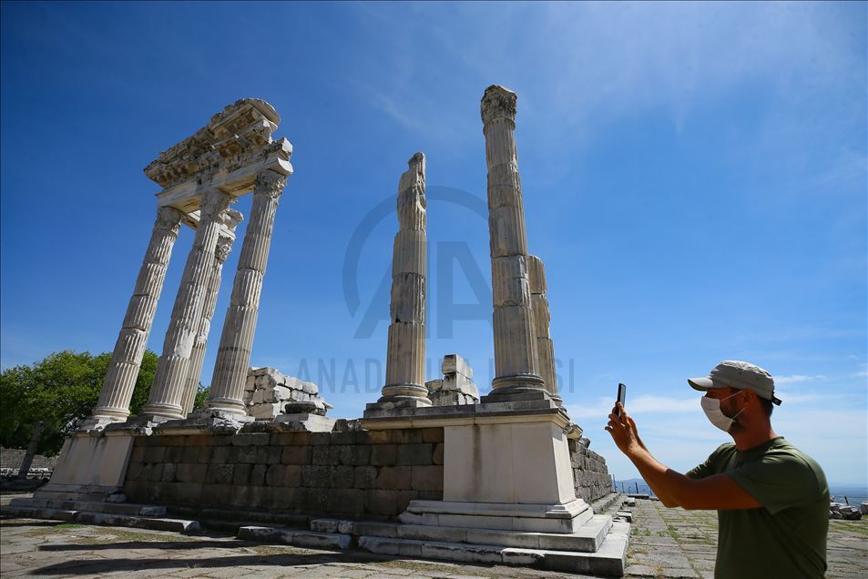 Acropolis of Pergamum (Pergamon) in Izmir's Bergama - Anadolu Ajansı