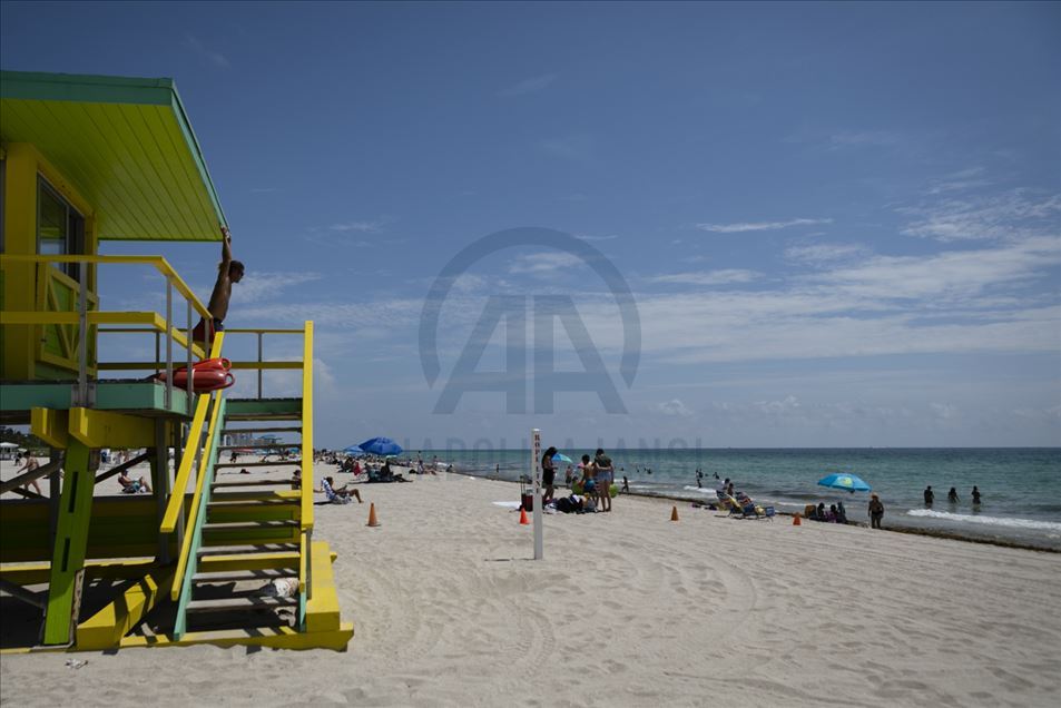 Comienza la reapertura de las playas en Miami - Anadolu Ajansı