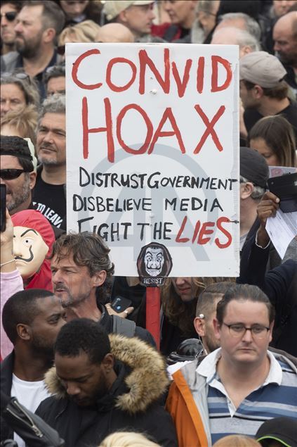 Protesta de la organización Stand Up X en Londres contra las bloqueos ...