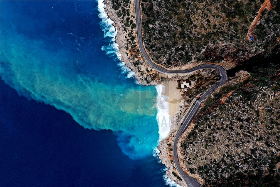 El color del mar se volvió turquesa después de las lluvias en Antalya ...
