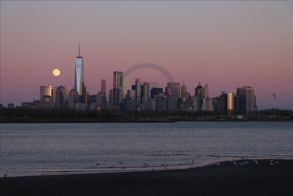 Last Full Moon of 2020 in NYC - Anadolu Ajansı