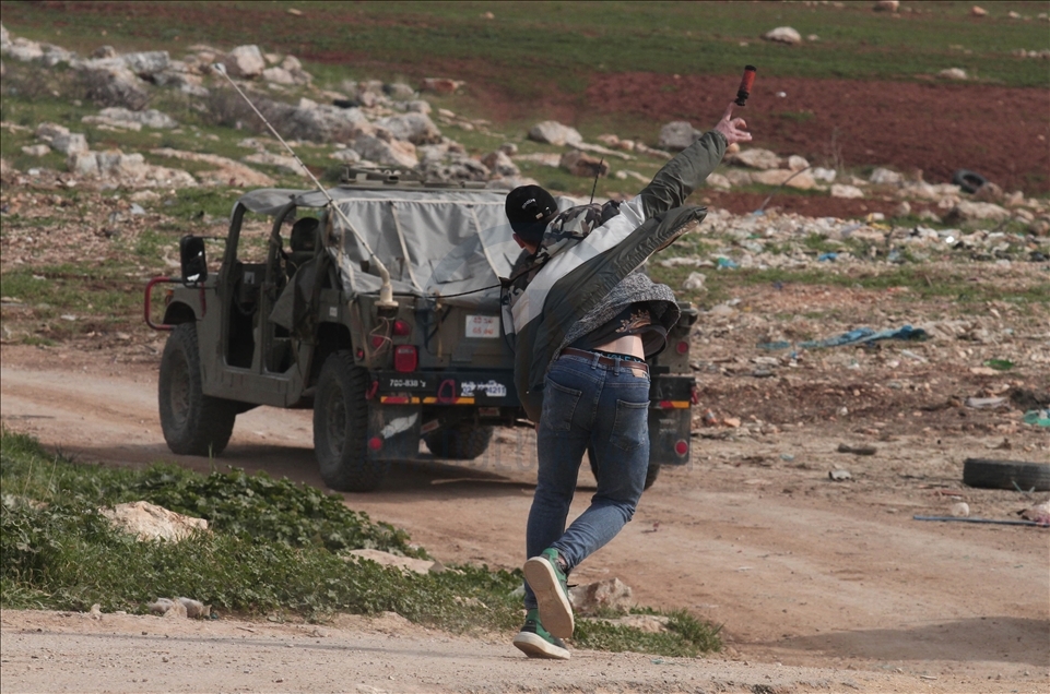 Israeli forces destroy thousands of trees in West Bank - Anadolu Ajansı