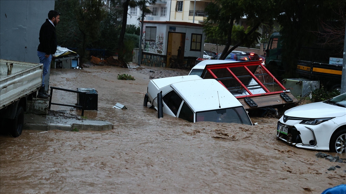 Heavy rainfall in Turkey's western Izmir province - Anadolu Ajansı