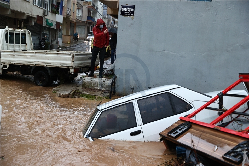 Heavy rainfall in Turkey's western Izmir province - Anadolu Agency