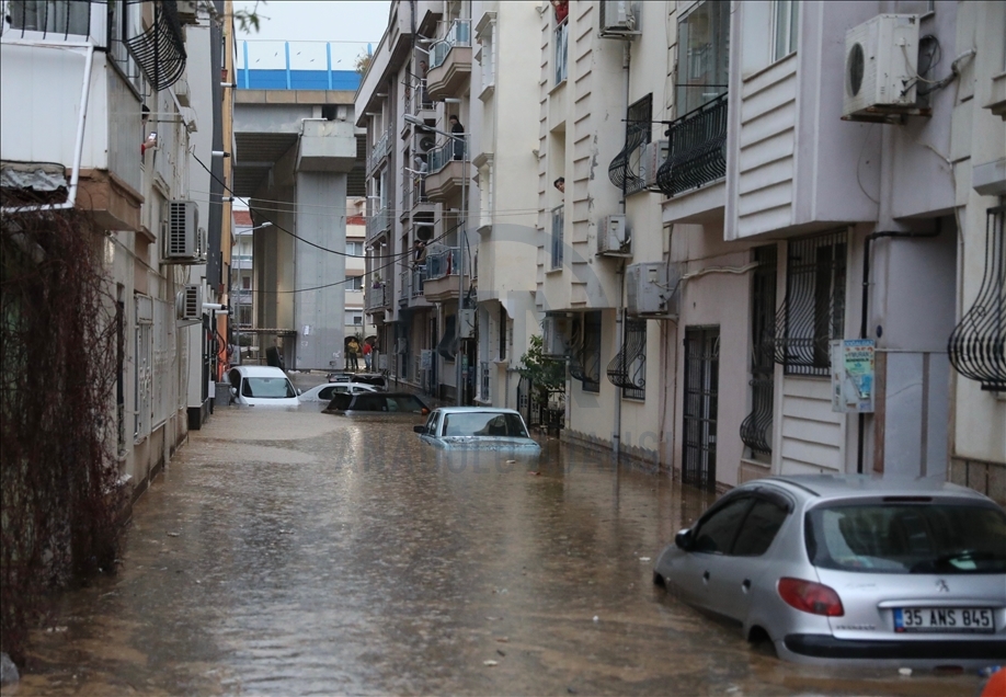Heavy rainfall in Turkey's western Izmir province - Anadolu Ajansı