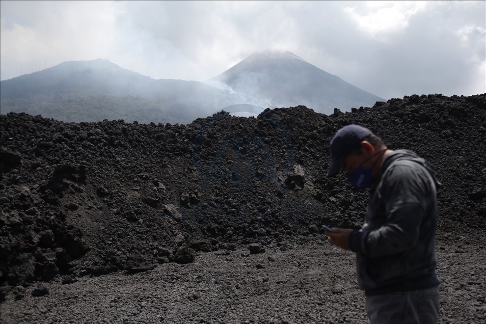 Ash fall after eruption at Pacaya volcano in Guatemala - Anadolu Ajansı